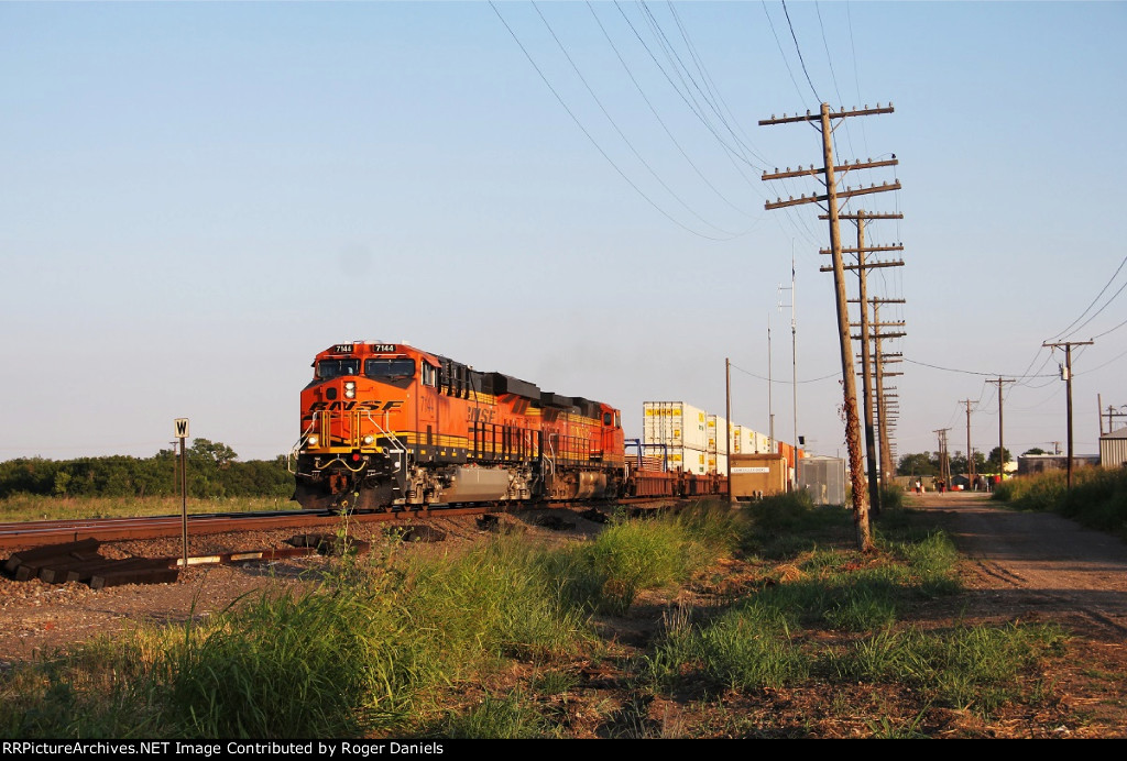 BNSF 7144